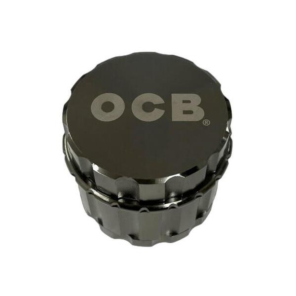 OCB たばこミキサー メタルグラインダー ガンメタル三層式でシリンダー部分は摩擦が少なく、使いやすい。幅の細いファインカットが基本の手巻きたばこ。パイプたばこやシガーを手巻きにして喫ってみたい時には、ミキサーで細かく粉砕。幅の広いたばこも...