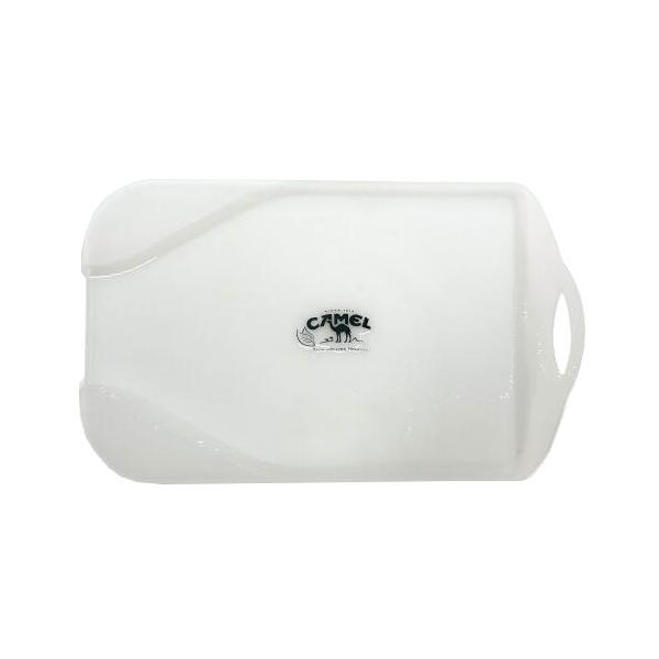 キャメル 手巻き作業用トレー手巻きたばこの作業用として発売されていますがキッチンや野外などでも使えます。手巻きタバコの作業の際に、こぼれ落ちてしまった葉をキレイにまとめる事が出来ます。このトレイは左端にくぼみが設定されているので、散らかった...