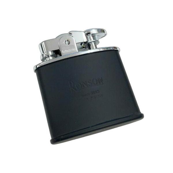 1886年創業者ルイス・V・アロンソンによって設立されたポケットライターの老舗『RONSON』RONSON STANDARDは、RONSON社の代表的モデルであり、1943年の発売以来世界中のスモーカーによって支持され続けてきたオイルライタ...