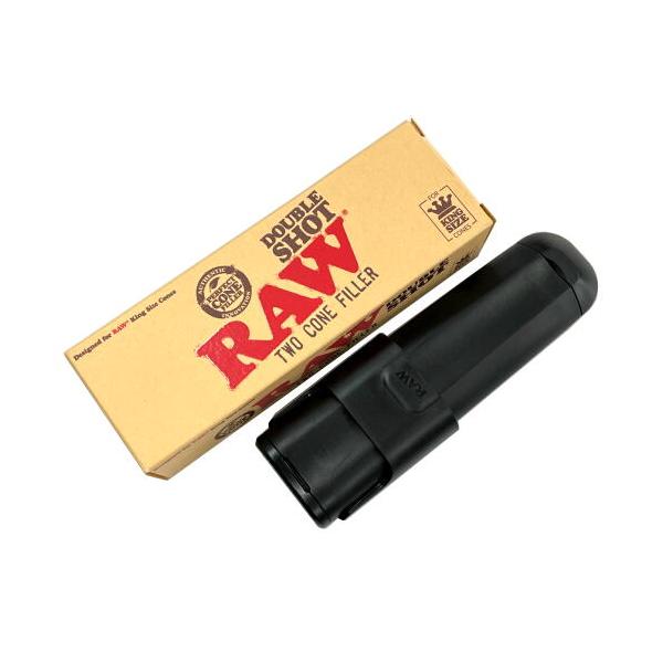 RAW ダブルショットキングサイズのコーンをセッティングし、シャベルのように本体でたばこをすくったらフタを閉めてトントンと充填。付属のピックで整えればすぐにコーンでたばこが楽しめます。■カラー　ブラック■サイズ　長さ約135mm×幅約40m...