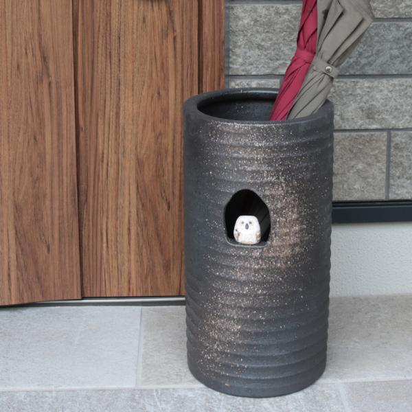 傘立て 信楽焼 かさたて 陶器 ふくろう 信楽焼かさたて フクロウ 陶器傘立て 和風傘立て やきもの 傘たて つぼ ツボ しがらき 傘入れ 新築祝 結婚祝 開店祝 玄関＜ 品名・品番 ＞信楽焼　白ふくろう付き傘立て　kt-0111＜ サイズ...