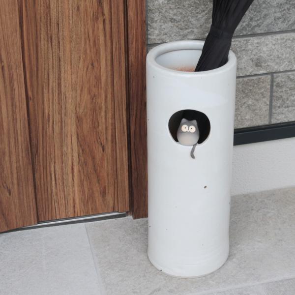 傘立て 信楽焼 かさたて 陶器 ネコ 猫 信楽焼かさたて 陶器傘立て 和風傘立て やきもの 傘たて ギフト しがらき 傘入れ 新築祝 結婚祝 開店祝 玄関 縁起物＜ 品名・品番 ＞信楽焼　小窓黒猫傘立て　kt-0263＜ サイズ・重量・容量...
