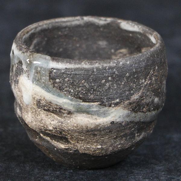 ぐい呑み1客 酒器 陶器 還暦祝い 父 おしゃれ 和食器 お猪口 おちょこ 和風 信楽焼き ギフト プレゼント＜品名・品番＞信楽焼 巻雲ぐい呑み w417-11＜サイズ・重量＞直径60×高さ50mm重さ：約60g※手作りの為、必ず誤差が御座...