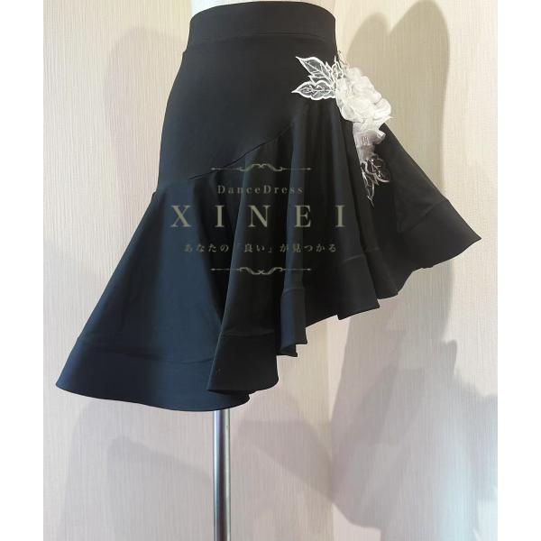 このドレスは店頭在庫でございます。ご入金確認後、発送致します。生地はよくストレッチします。白花がワンポイントで可愛らしい印象です（平置き採寸cm）ウエスト　約29　　ウエストゴム幅　約4cmスカート丈　約37〜52　※　サイズには誤差がある...