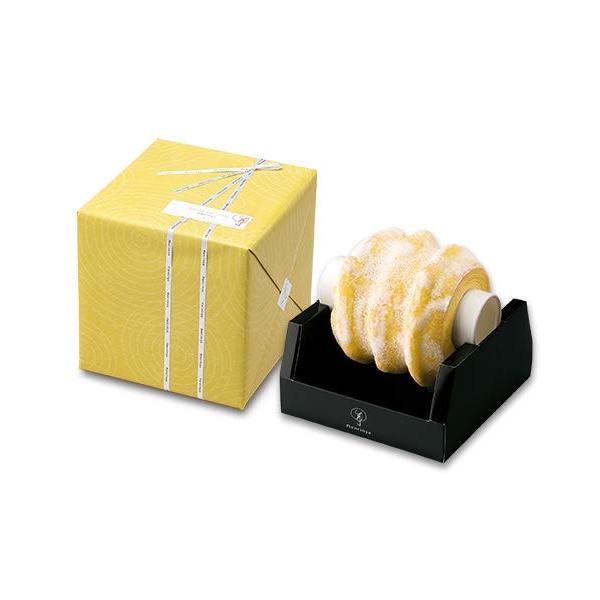 あふれ出す、濃厚なバター風味で食べ応えのあるバームクーヘン外は香ばしく、中はしっとり。味も食感も”しっかり”とした、フランスパンのような食べ心地が魅力の一品です。濃厚なバター風味の生地を長時間かけて焼きあげることで、カリッ、しっとりと独特な...