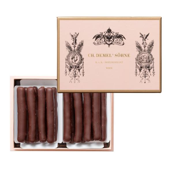 オレンジの皮を砂糖漬けにして、スウィートチョコレートでコーティングしました。オレンジピールの香り高く爽やかな味わいと、チョコレートの調和をお楽しみ下さい。※ リボン掛け商品につき、包装・掛け紙のご対応は致しかねます。内容量18本賞味期限発送...