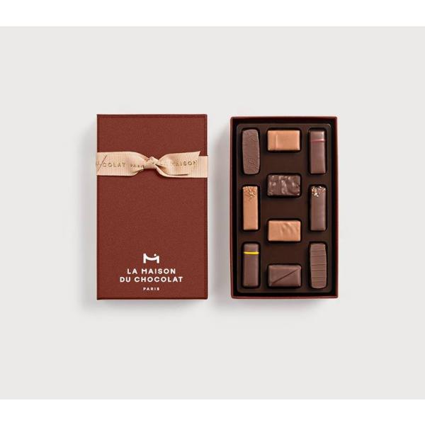 メゾンの顔ともいえる、代表的なダークやミルクのガナッシュ、プラリネを詰合せた10粒入ギフトボックス。大切な方への贈り物やご挨拶に添えて美味しいひとときを贈りませんか？【賞味期限】お日持ちは数週間から数ヶ月と商品により異なりますが、どの商品も...