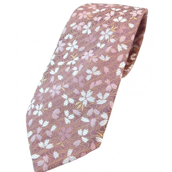 金襴と呼ばれる格式高い日本古来からの生地を利用。日本人形や神仏行事に利用されます。良い柄、生地をネクタイでご利用ください。結婚式など正装にお使いください。ポリエステル利用「父の日」「ギフト」