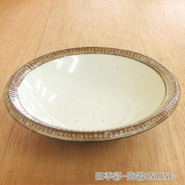サイズ：Ｗ17.3×Ｈ4cm材　質：磁器製造国：日本製（美濃焼）※電子レンジ 食洗機　使用可※焼き物のため、色やサイズに多少の誤差が生じます。刺身鉢 渕錆粉引5.0鉢 17.3cm おしゃれ 和食器 業務用 美濃焼
