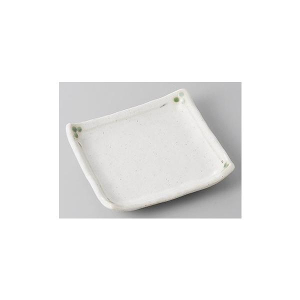 サイズ：W12.5×D12.5×H2.4cm材質:磁器製造国：日本製（美濃焼）電子レンジ、食洗器使用可※寸法・色柄等は焼き物のため多少違いが出る場合があります。皿 小皿 角皿 みつば4.0角皿 12.5cm 取り皿 おしゃれ 和食器 業務用...