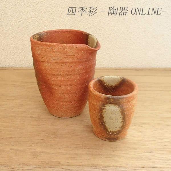 個性的な冷酒器とぐいのみのセットです。内容：冷酒器×1、盃×1サイズ：冷酒器：W9.5×D7.8×H11cm/満水300cc 重さ280g：ぐい呑み：W5.7×H6.3cm 重さ109g材質:土物製造国：美濃焼（日本製）電子レンジ食洗器可※...