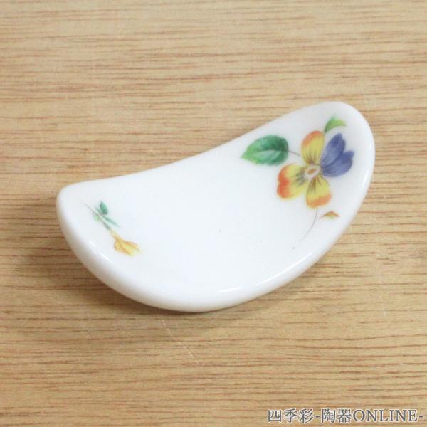 サイズ：W5.1×D2.8×H1.7cm材　質：磁器製造国：日本製（美濃焼）※食器洗浄機 使用可※焼き物のため、色・サイズ等に差が生じます。箸置き 京小花 おしゃれ 和食器 業務用 美濃焼