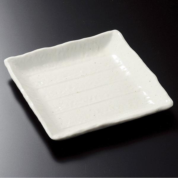サイズ：W16.5×D16.5×H2cm材　質:磁器製造国：日本製（美濃焼）電子レンジ食洗器可※寸法・色柄等は焼き物のため多少違いが出る場合があります。皿 中皿 取り皿 粉引四角皿 16.5cm おしゃれ 和食器 業務用 美濃焼
