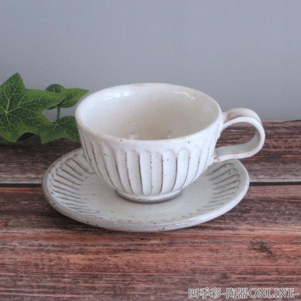 サイズ：カップ：D9.7×H6cm/約220cc（満水）　　　　ソーサー：W15×H1.5cm材　質：土物（手造り）製造国：日本製（美濃焼）※電子レンジ 食洗器　使用可※焼き物のため、色やサイズに多少の誤差が生じます。コーヒーカップ ソーサ...