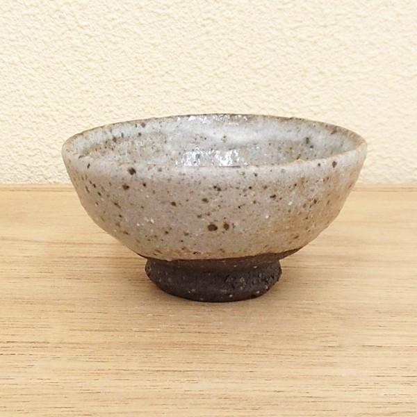 同シリーズの酒器で揃えてお楽しみ下さい。サイズ：W7.3×H3.8cm満水60cc材　質：土物製造国：日本製（美濃焼）電子レンジ食洗器可※焼き物のため、色柄・サイズ等に差が生じますぐい呑み 朱唐津 ぐい飲み 陶器 日本酒 おしゃれ 酒器 業...