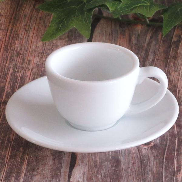 磁器のなかでも最高の白さと透光性をもった素材である白磁(ピュアホワイト)を使用。1350℃の高温で焼成された生地と釉薬は、陶器の中でも硬さと美しい光沢を持っています。サイズ：カップ：W9×D6.7×H4.6cm/容量（満水）65cc 重さ1...