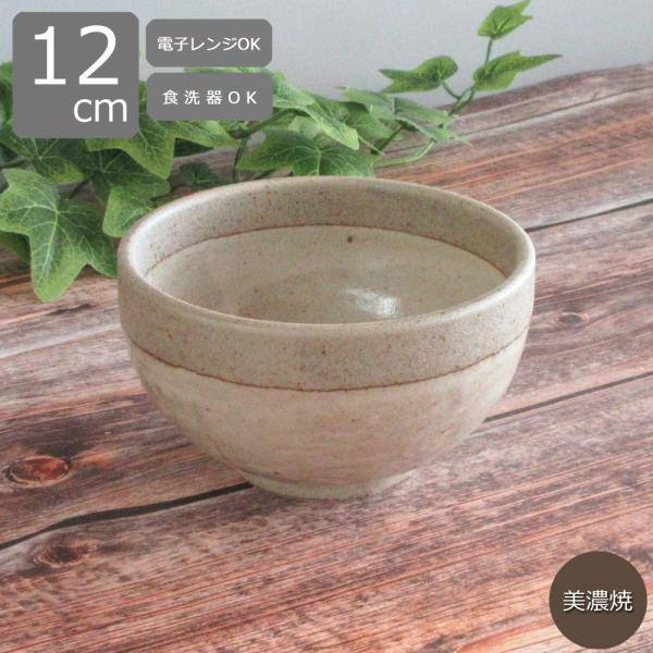 ぽってりとしたシェイプにナチュラルな色合いが素朴なシリーズです。飾り気のない風合いは和のシーンに限らず、カフェなどのカジュアルなシーンにもよく合います。サイズ：W12.2×H7.2cm/満水480cc 重さ309g材　質：磁器製造国：日本製...