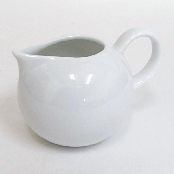 白磁のホワイトと、丸みのあるフォルムが何とも愛らしいクリーマー。レストラン、ホテルへの器の供給を手がける業務用メーカー『スタジオ010』ならでは。サイズ：W10×Ｄ7.5×Ｈ6.6cm・満水120cc材質：磁器製造国：日本製 Studio0...