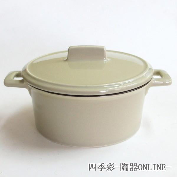 おしゃれなライトグレーの蓋付きのココットサイズ：蓋W10.8×H2.5cm　　　　身W13.5×D10.3×H4.5cm150cc材　質：磁器製造国：日本製（美濃焼）※電子レンジ 食洗機　使用可※焼き物のため、色やサイズに多少の誤差が生じま...