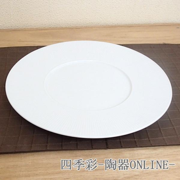 サイズ：W27.2×H2.2cm材　質：白磁製造国：日本製（美濃焼）※電子レンジ 食洗機　使用可※焼き物のため、色やサイズに多少の誤差が生じます。中皿 27cmディナープレート 白磁 Calorinaカロリーナ STUDIO 010 おしゃ...