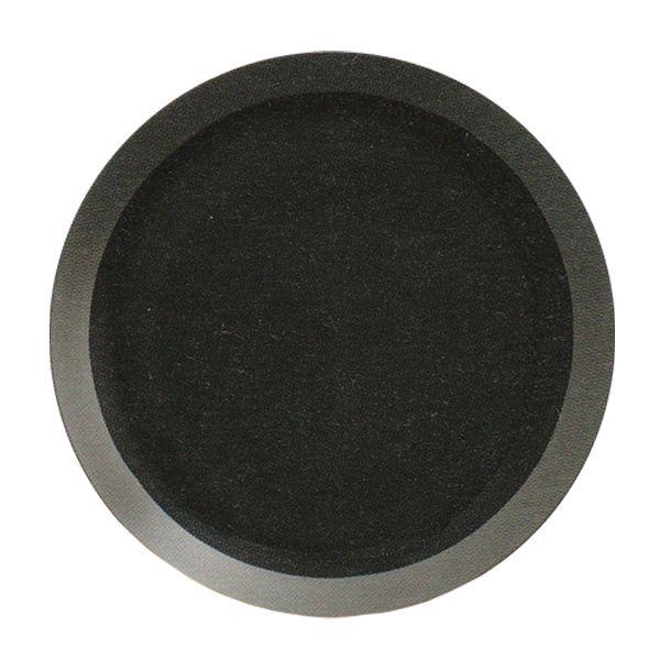 宝石のような深いブラックに魅力のあるシンプルなデザインの27cmクーププレート。レストラン、ホテルへの器の供給を手がける業務用メーカー『スタジオ010』ならでは。サイズ：W27.4×Ｈ3cmデザイン：STUDIO 010材質：磁器製造国：日...