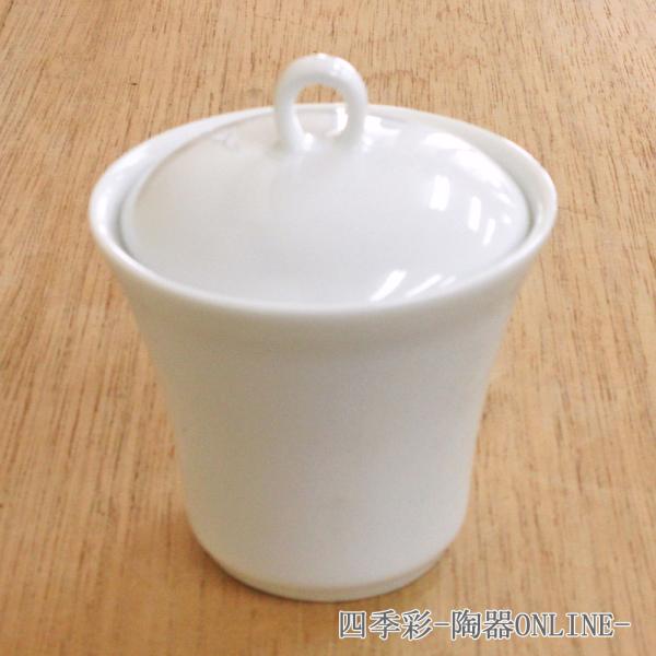 白磁のホワイトが美しい、スクエアやラウンドに柔らかさをプラスさせた曲線美を感じさせるシュガーポット。レストラン、ホテルへの器の供給を手がける業務用メーカー『スタジオ010』ならでは。サイズ：W7.5×Ｈ9cmデザイン：NOBUKO URAB...