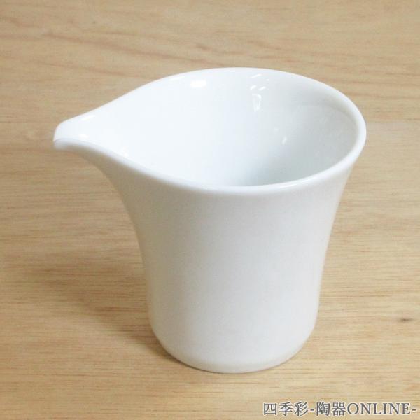 白磁のホワイトが美しい、スクエアやラウンドに柔らかさをプラスさせた曲線美を感じさせるクリーマー。（トレー、シュガーポット別売り）レストラン、ホテルへの器の供給を手がける業務用メーカー『スタジオ010』ならでは。サイズ：W8.2×D7×Ｈ6....