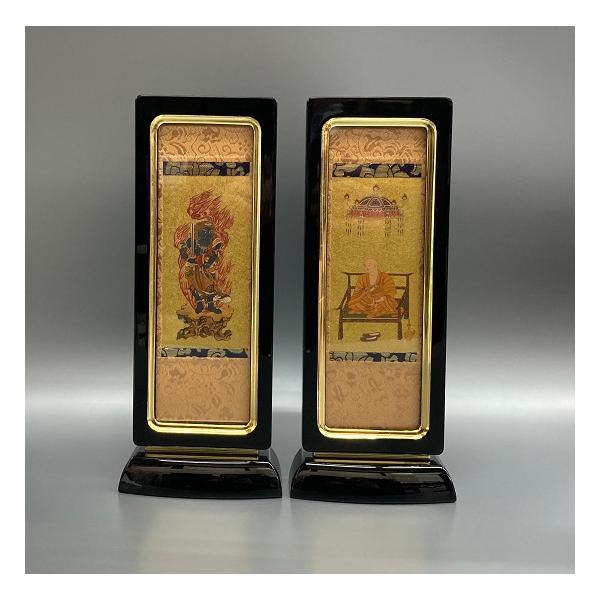 ■フレーム材料：黒塗り（カシュー塗）■内容：スタンド軸:2本■本体サイズ：高さ:265×幅:107×奥行:45 mm●掛軸の表装は４種類ございます（れんか・紺・金唐草・茶）。ご注文の際に必ずお選び下さい。●ご希望の宗派を、ご注文の際に必ずお...