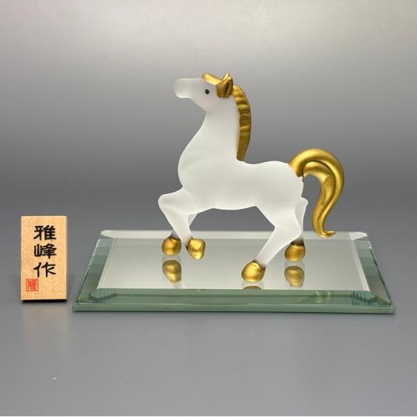 ●本体サイズ：高さ 7.0 × 幅 6.8ｃｍ●台サイズ：横 10.6 × 幅 7.5 ｃｍガラス製（注意）絵付けされている彩色は焼き付けではありませんので、つめ等、硬いもの擦ると剥がれる場合があります。