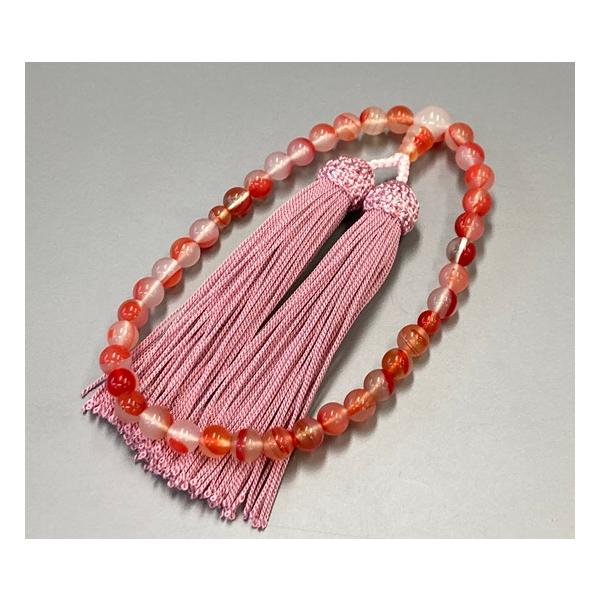 親玉：約10 mm（ガラス）天玉：約5 mm（ガラス）主玉：約7 mm（ガラス）房：人絹頭房　女性用の片手(略式)数珠。どの宗派の方でもお使い頂けます。※細心の注意を払って撮影しておりますが、モニターの発色の加減で、実物の色合いや模様等、若...