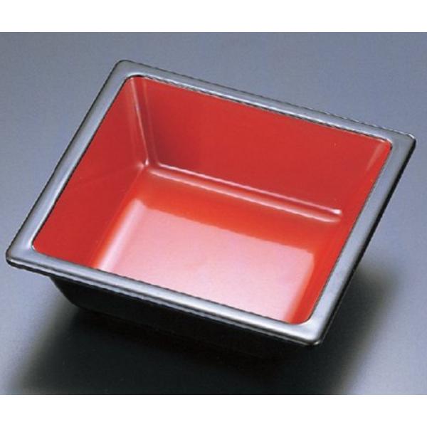 松花堂弁当は、箱の中に様々なパーツを組み入れて豪華な盛り付けができる弁当箱です。松花堂弁当とは、昭和の初めに有名な料亭が茶懐石用の弁当として考案したオシャレな弁当容器で、箱の中をいくつもの仕切りで分け、料理と器の組み合わせが楽しめるよう工夫...