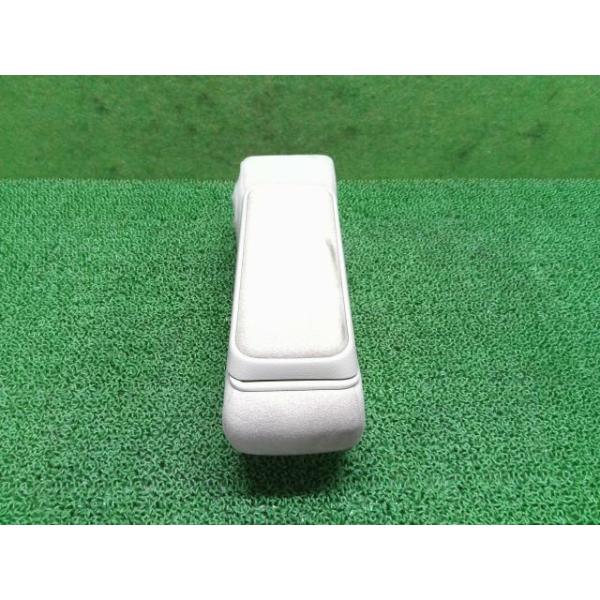 **** 商品説明を必ずご確認ください ****部品管理番号：000001080370460メーカー純正品番：72810-B2820-E1部品名：アームレスト部品区分：リサイクル品車名：キャスト車両タイプ名：5ドアハッチバック通称型式：LA...