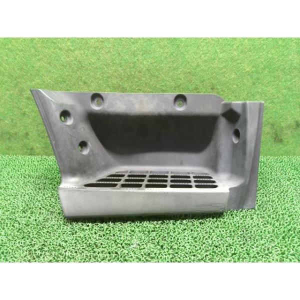 **** 商品説明を必ずご確認ください ****部品管理番号：000001319513700メーカー純正品番：MK403540部品名：右サイドステップ部品区分：リサイクル品車名：キャンター車両タイプ名：トラック通称型式：FB70AB1A認定...
