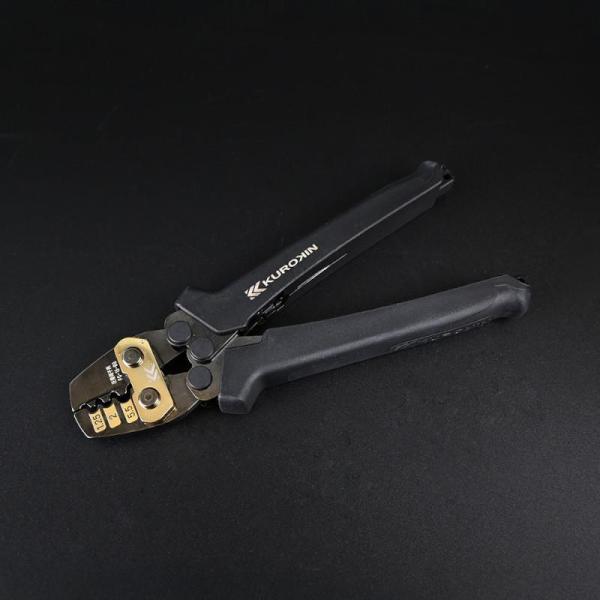 ●独自開発の圧着機構で圧着荷重軽減●作業性を追求した圧着工具●安心して使える高い安全形状●長く使える高耐久設計●作業負担を軽減したグリップ●適応サイズ裸圧着端子：1.25、2、5.5フジ矢 FC-15-BG KUROKIN 圧着工具 (裸端...