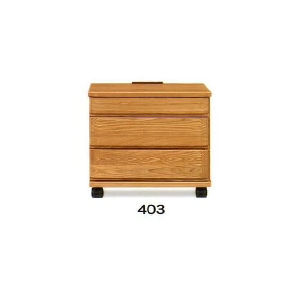 【サイズ】幅40cm ×奥行40cm ×高さ50cm【材質】ニレ材【カラー】ナチュラル◆幅４０ｃｍのコンパクトサイズ◆キャスター付で移動も楽にできます【E型】天板の左右に丸みがある天板に、２口コンセント付なので携帯の充電や、ライトを置のに便...