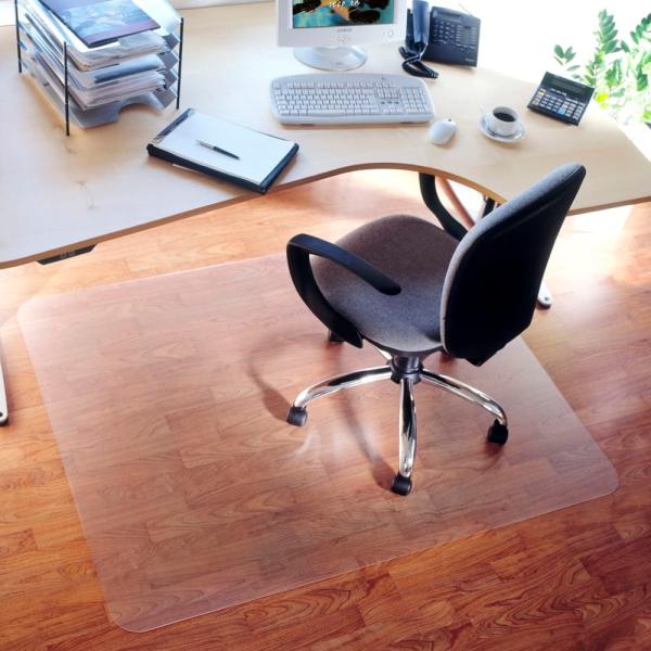 【サイズ】幅120cm ×奥行150cm ×高さ1cm【材質】ポリカーボネート【カラー】0◆耐久性、耐熱性抜群のポリカーボネートチェアマット。◆厚みを１．５mmに変更、段差をなくして快適に使用できます。◆裏面はスベリ止め機能が施してあります。