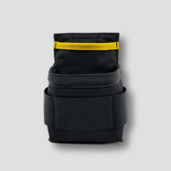 ●多目的収納広々としたメインコンパートメントは、巻尺の収納に最適ですが、ネジやアンカーなどの小物も収納できます。●工具用トップポケット上部ポケットは、ペンチやハサミなどの工具を立てて収納でき、取り出しやすい設計です。●ワイヤー補強ポケット開...