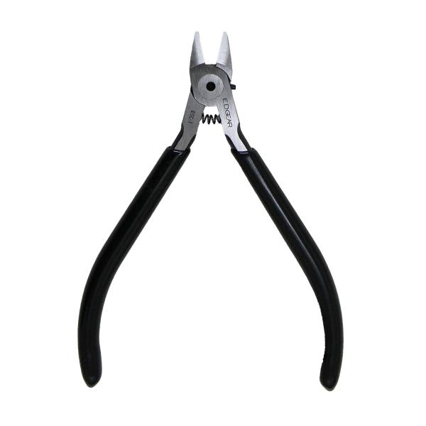 刃の強度がある弦切り専用カッター抜群の切れ味を誇る弦用ニッパー。刃先を丸めたことで、楽器にうっかり傷をつけてしまう心配もありません。持ち運びに便利なカバー付属。