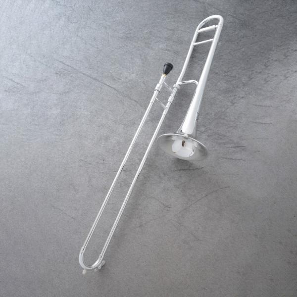 管体材質には耐熱・耐衝撃性に優れた高品質ABSプラスチックを採用しており、小さなお子様でも扱えるほどの軽量さとしっかりとした強度の両立を実現しています。サウンドを大きく左右するマウスパイプレシーバーには従来のテナートロンボーンと同様の真鍮材...