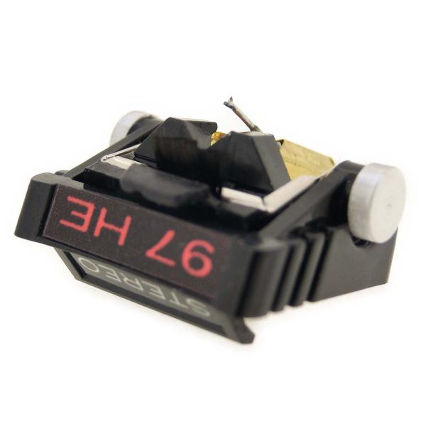 192-97HEは、Shure（シュアー）のレコードカートリッジ：M-97HEに使用できる、メーカーが製作した純正の針ではない、純正針と同等の性能を備えた代替針（交換針）です。この代替針（交換針）は「S楕円針」タイプです。横断面を楕円針より...