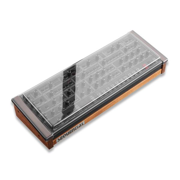 *本体は付属しません。 丈夫かつ軽量なポリカーボネート製で、シンセサイザーやキーボードを衝撃やホコリから守ります。対応製品：Sequential（Dave Smith Instruments）Prophet 6 Desktopポリカーボネー...