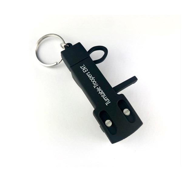 キング・オブ・バトルブレイクスことDJ $HINが過去16年間にリリースしてきたバトルブレイクス全て + ボーナスビーツ + 秘密の音源など、DJのトレーニングはもちろん、作曲にも充分に使える音源がUSBメモリに山盛り収録されています。カー...