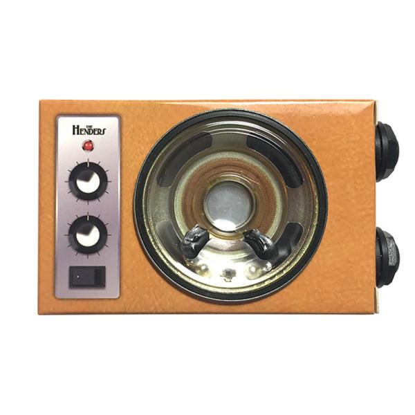 初心者のギタリストはもちろん、誰でも手軽に使える手のひらサイズのアンプです。シャツのポケットや机において、ちょっとした練習に最高です。9Vの電池を採用することにより、小型ながらパワフルなサウンドになっています。コンパクトで手のひらサイズで持...