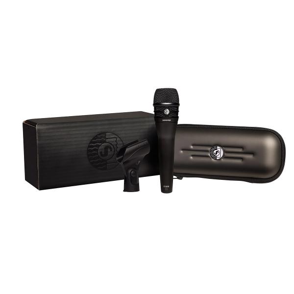 KSM8 Dualdyne カーディオイド・ダイナミック・ボーカルマイクロホンは、ダイナミックマイクでは初のデュアルダイアフラム設計で、驚くほど忠実なボーカル再現と最上級の拡声時のコントロール性を誇るハンドヘルド型のプレミアムマイクロホンで...