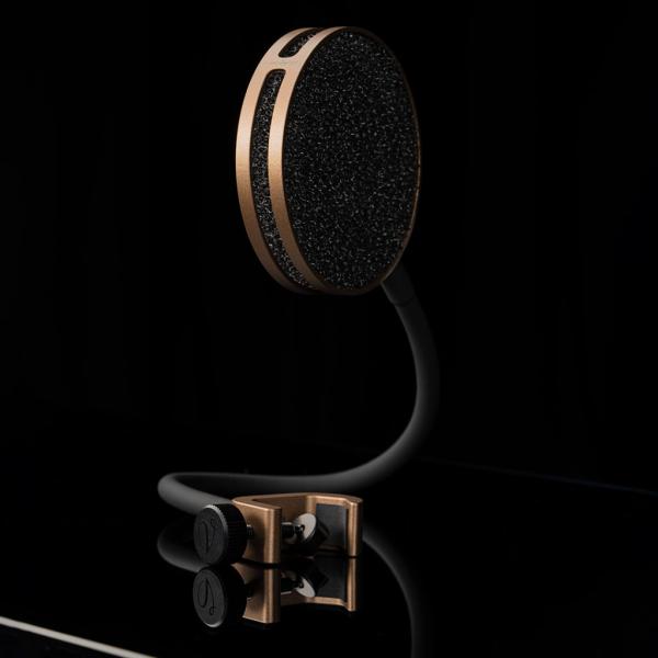 ポップフィルターはボーカルパフォーマンスからのポップサウンドを低減または除去することで録音の音質を向上させるもので、マイクでより良い音声録音を行うには必ず必要なものです。ISOPOP（アイソポップ）は、あなたの収録環境のサウンドとルックスを...