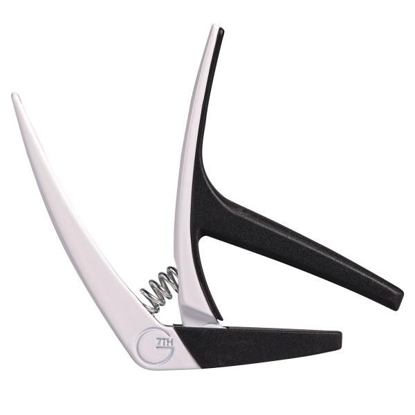 素早く着脱が可能なことで人気のバネ式カポタスト。大部分をシリコンゴムで覆うことにより、ギターに傷がつきにくく高い安全性を実現したシリーズ。独自設計により、柔軟なバネによる少ない力での開閉のしやすさと、ピッチのずれにくさや音の安定感を両立した...