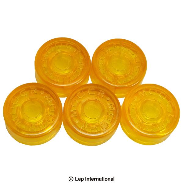 Mooer Footswitch Hatは、フットスイッチに取り付けて操作性を高めることのできるカラフルでシンプルなプラスチック製のフットスイッチハットです。スイッチ部の視認性を高め、またスイッチ自体の高さも上げることができます。遠くに置い...