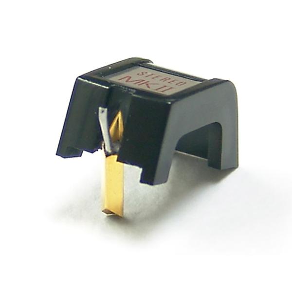 55-39/IIは、KENWOOD/Trio（ケンウッド/トリオ）のレコードカートリッジ：V-39MKIIに使用できる、メーカーが製作した純正の針ではない、純正針と同等の性能を備えた代替針（交換針）です。この代替針（交換針）は「合成ダイヤ丸...