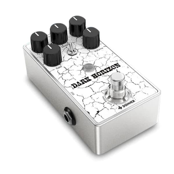 Donner Dark Horizon ディストーションペダルは、ブリティッシュクラシックアンプのパフォーマンスを模倣した真のアナログ回路ハイゲインディストーションペダルです。パワフルな3バンドEQにより、アンプの種類に関係なく使用すること...