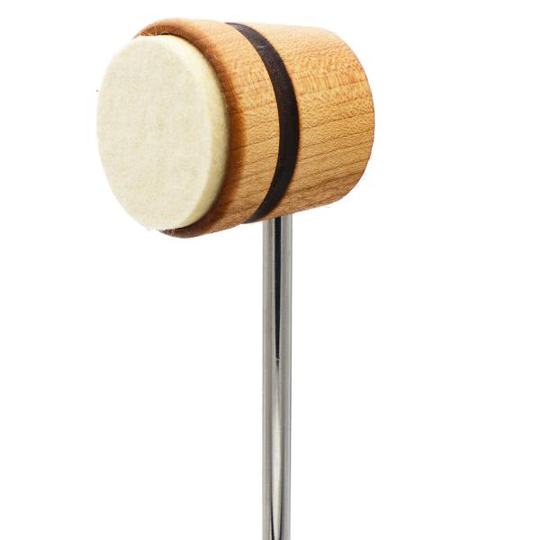 Light Weightは世界最軽量級の重量 (80g) とパワー、パンチ力をバランスよく共存させたシリーズです。これまでのフットコントロールよりもさらに早く、飛ぶような感覚での演奏が期待できます。ビーターの王道、フェルトを打面に使用した”...